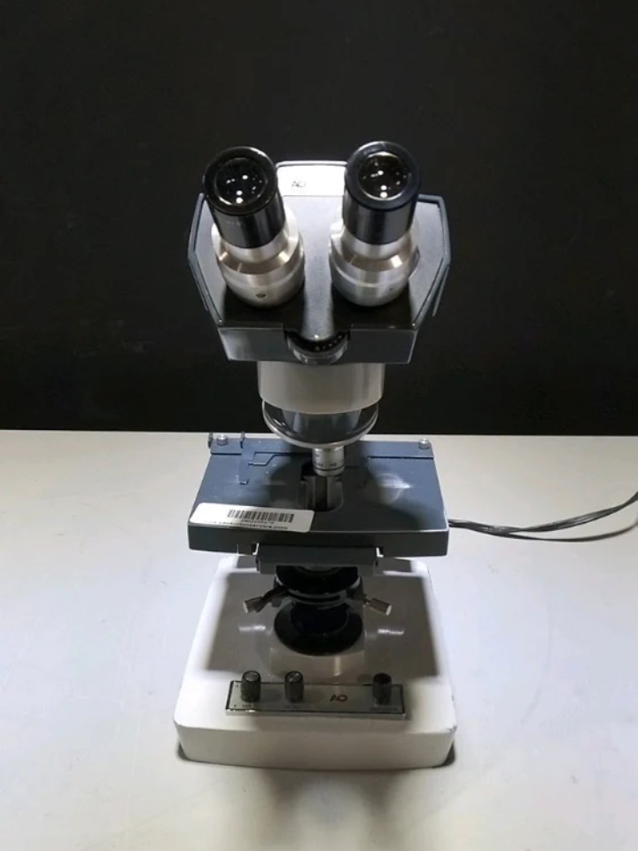 AMERICAN OPTICAL LAB MICROSCOPE WITH 2 OBJECTIVES - Mountain
